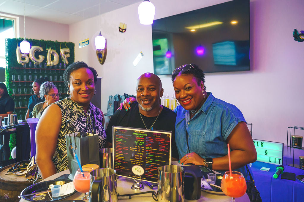 Blk & Lit Candle Bar